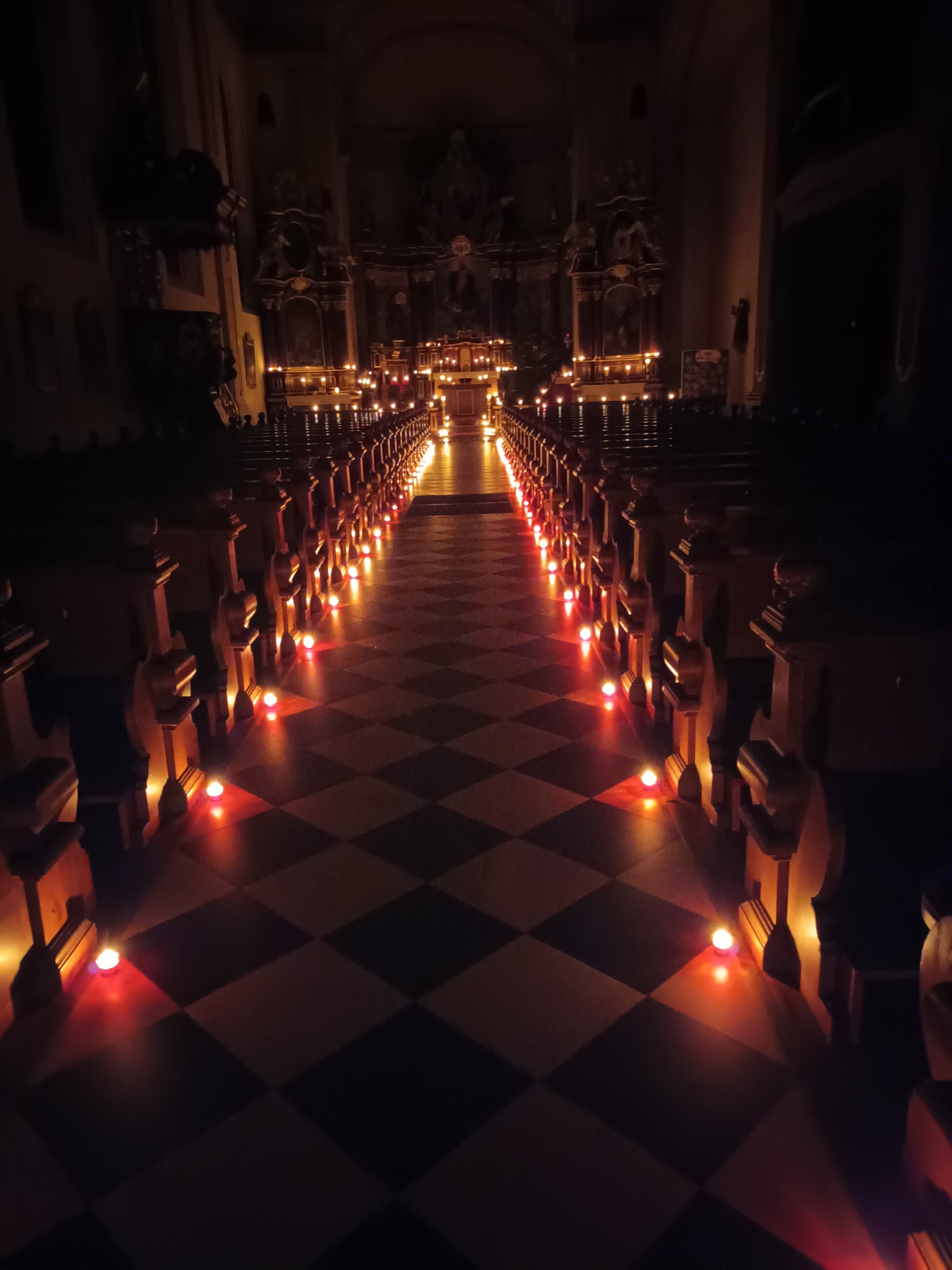 Pfarrei Maria Himmelfahrt Hachenburg: Rückblick Rorate-Messe in Hachenburg